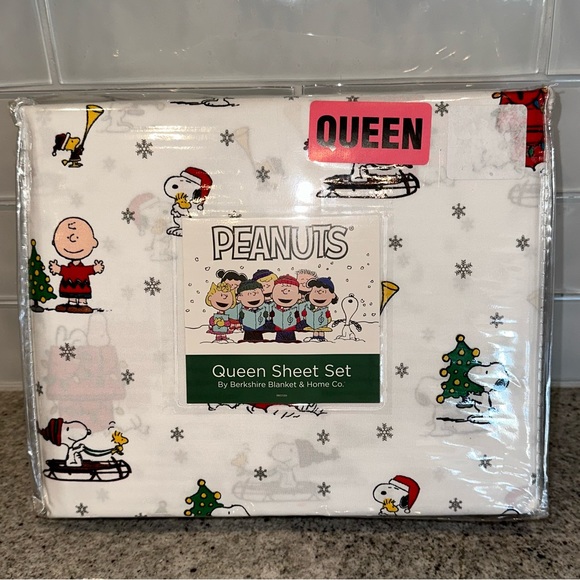 Peanuts | Bedding | Nwt Peanuts Christmas Theme Queen Sheets Set Snoopy ...